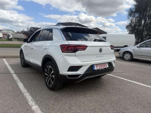 White Volkswagen T-Roc 2020 in Panevezys, with an engine capacity of 1.50 L and mileage of 154 thousand km for 16900 €, photo 6 on AUTOMOTO.COM.LV