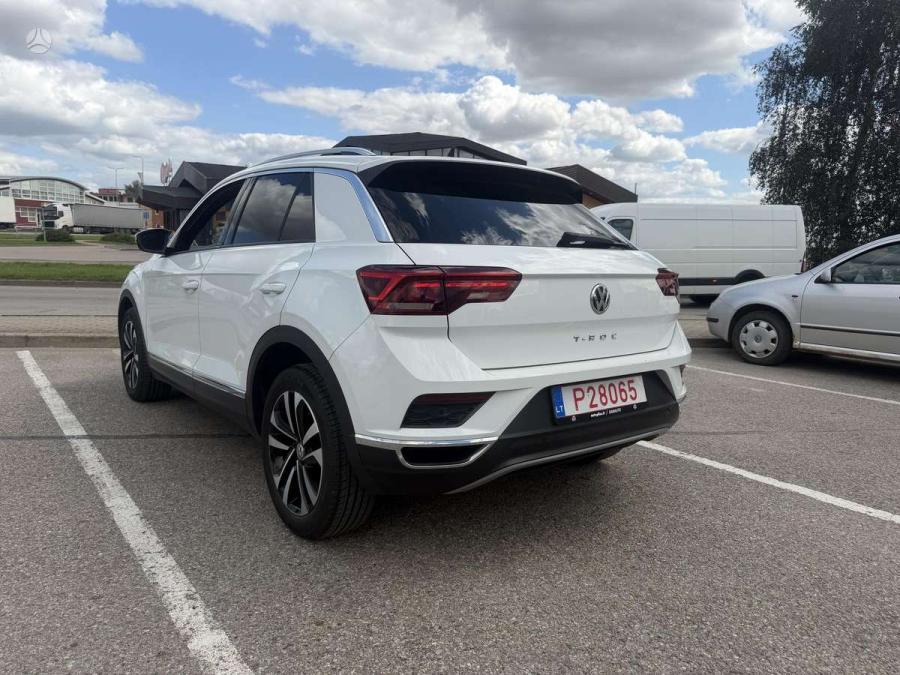 White Volkswagen T-Roc 2020 in Panevezys, with an engine capacity of 1.50 L and mileage of 154 thousand km for 16900 €, photo 6 on AUTOMOTO.COM.LV