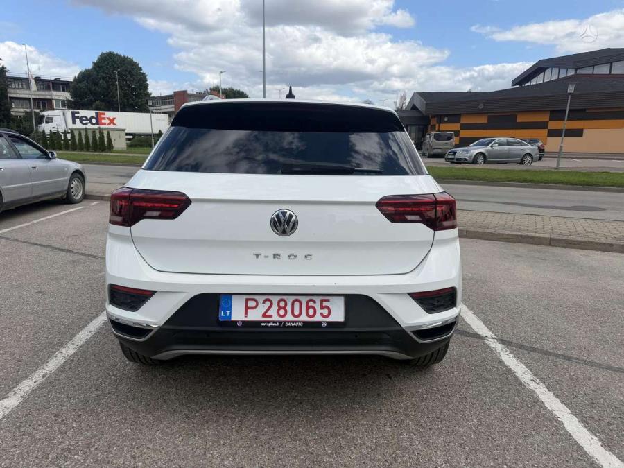 White Volkswagen T-Roc 2020 in Panevezys, with an engine capacity of 1.50 L and mileage of 154 thousand km for 16900 €, photo 7 on AUTOMOTO.COM.LV