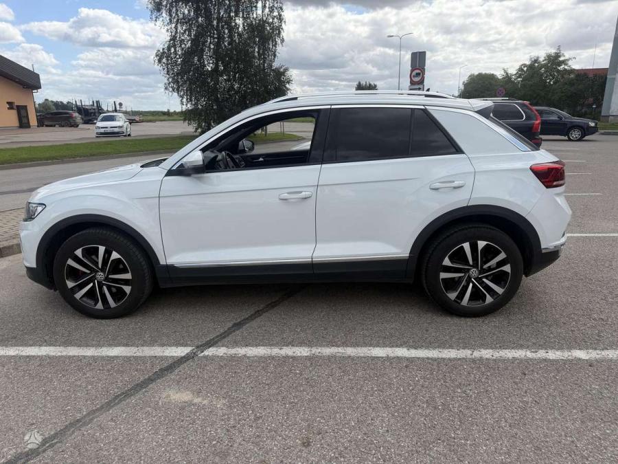 White Volkswagen T-Roc 2020 in Panevezys, with an engine capacity of 1.50 L and mileage of 154 thousand km for 16900 €, photo 8 on AUTOMOTO.COM.LV