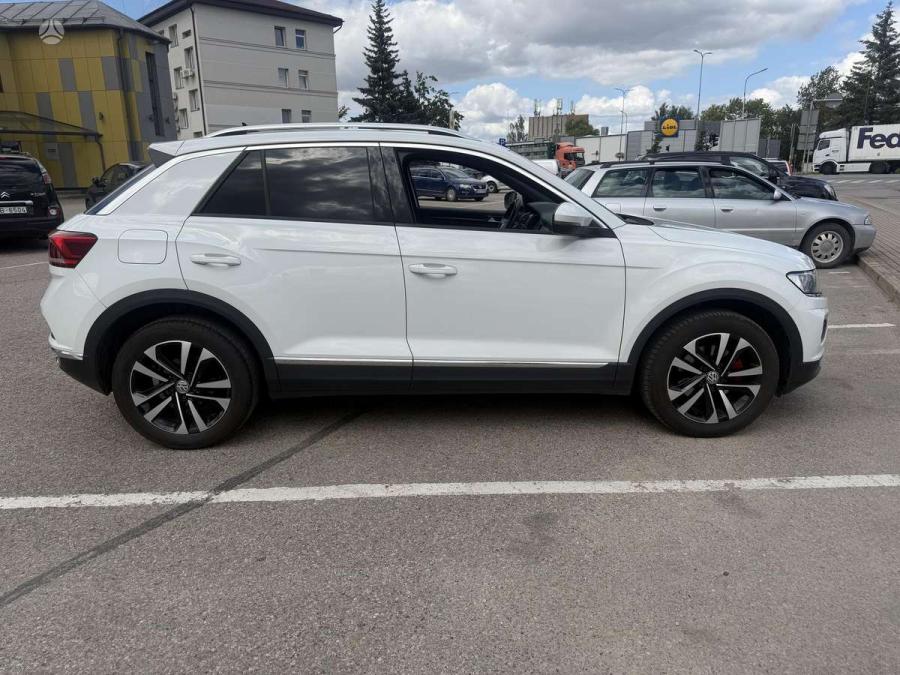 White Volkswagen T-Roc 2020 in Panevezys, with an engine capacity of 1.50 L and mileage of 154 thousand km for 16900 €, photo 9 on AUTOMOTO.COM.LV