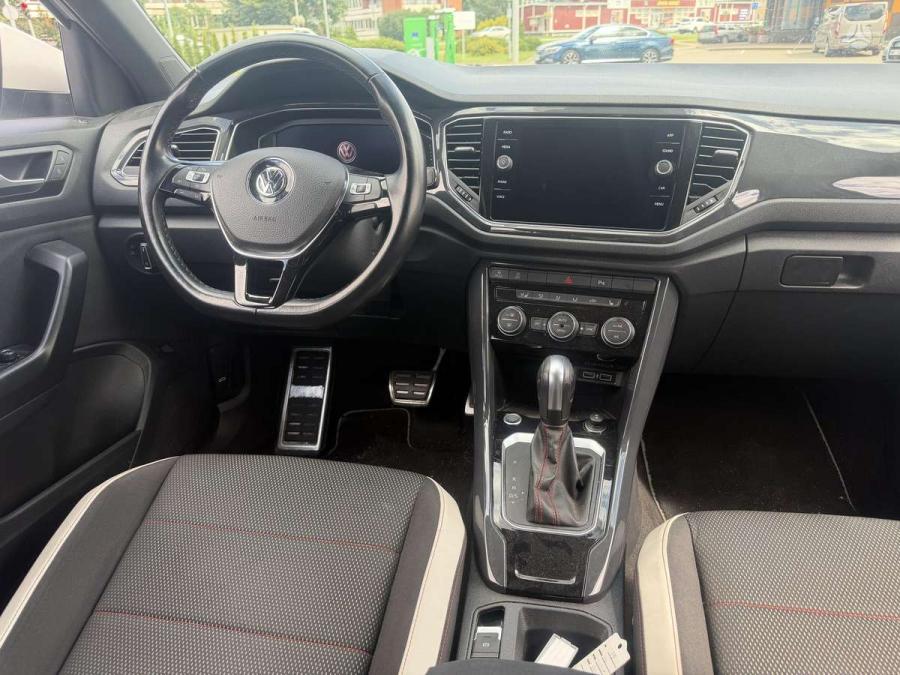 White Volkswagen T-Roc 2020 in Panevezys, with an engine capacity of 1.50 L and mileage of 154 thousand km for 16900 €, photo 10 on AUTOMOTO.COM.LV