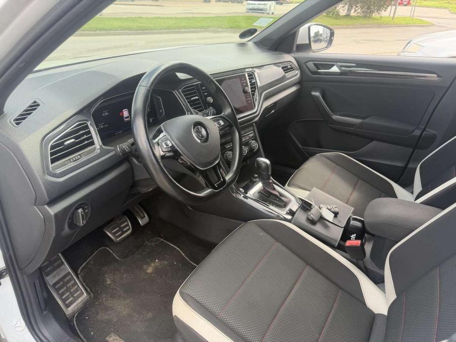 White Volkswagen T-Roc 2020 in Panevezys, with an engine capacity of 1.50 L and mileage of 154 thousand km for 16900 €, photo 11 on AUTOMOTO.COM.LV
