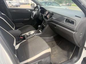 White Volkswagen T-Roc 2020 in Panevezys, with an engine capacity of 1.50 L and mileage of 154 thousand km for 16900 €, photo 12 on AUTOMOTO.COM.LV