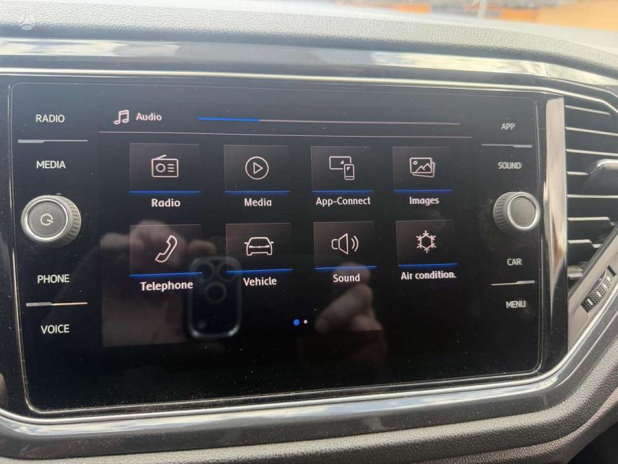 White Volkswagen T-Roc 2020 in Panevezys, with an engine capacity of 1.50 L and mileage of 154 thousand km for 16900 €, photo 15 on AUTOMOTO.COM.LV