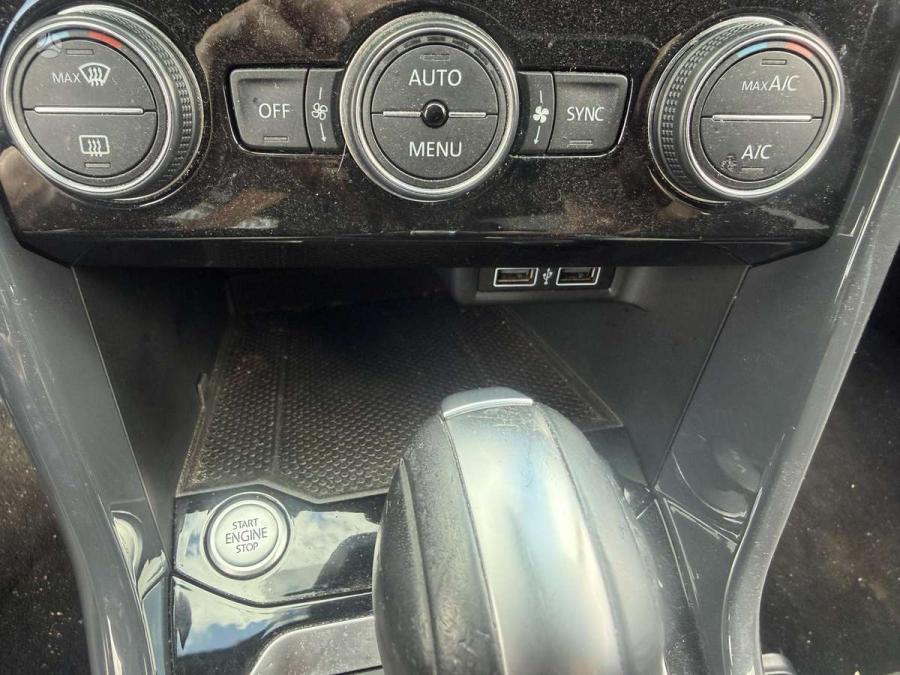 White Volkswagen T-Roc 2020 in Panevezys, with an engine capacity of 1.50 L and mileage of 154 thousand km for 16900 €, photo 18 on AUTOMOTO.COM.LV