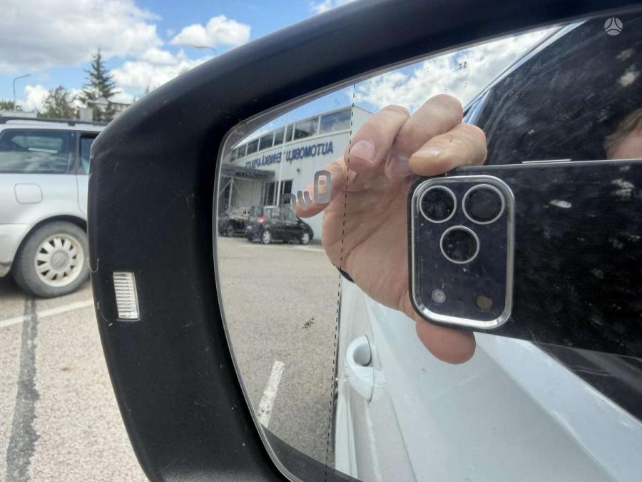 White Volkswagen T-Roc 2020 in Panevezys, with an engine capacity of 1.50 L and mileage of 154 thousand km for 16900 €, photo 31 on AUTOMOTO.COM.LV