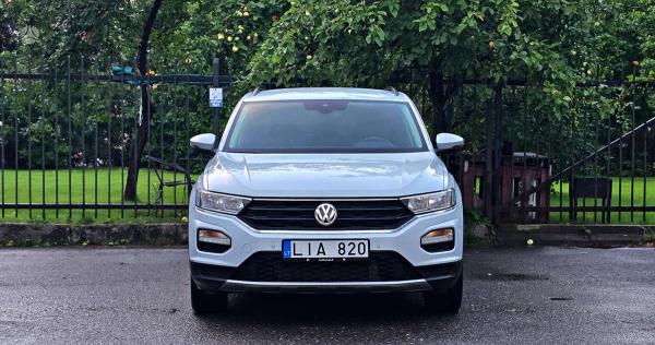 Volkswagen T-Roc 2020 in Vilnius on AUTOMOTO.COM.LV White Volkswagen T-Roc 2020 in Vilnius, with an engine capacity of 1.97 L and mileage of 81 thousand km for 17900 €, photo 4 on AUTOMOTO.COM.LV
