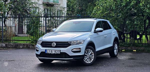 Volkswagen T-Roc 2020 in Vilnius on AUTOMOTO.COM.LV White Volkswagen T-Roc 2020 in Vilnius, with an engine capacity of 1.97 L and mileage of 81 thousand km for 17900 €, photo 5 on AUTOMOTO.COM.LV