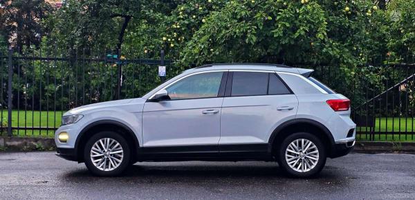 Volkswagen T-Roc 2020 in Vilnius on AUTOMOTO.COM.LV White Volkswagen T-Roc 2020 in Vilnius, with an engine capacity of 1.97 L and mileage of 81 thousand km for 17900 €, photo 10 on AUTOMOTO.COM.LV