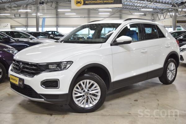 White Volkswagen T-Roc 2021 in Riga, with an engine capacity of 1.50 L and mileage of 115 thousand km for 19900 €, photo 1 on AUTOMOTO.COM.LV
