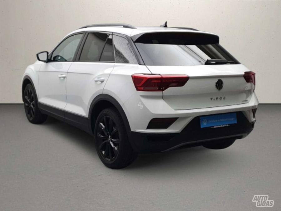 White Volkswagen T-Roc 2021 in Kaunas, with an engine capacity of 2.00 L and mileage of 18 thousand km for 30630 €, photo 4 on AUTOMOTO.COM.LV