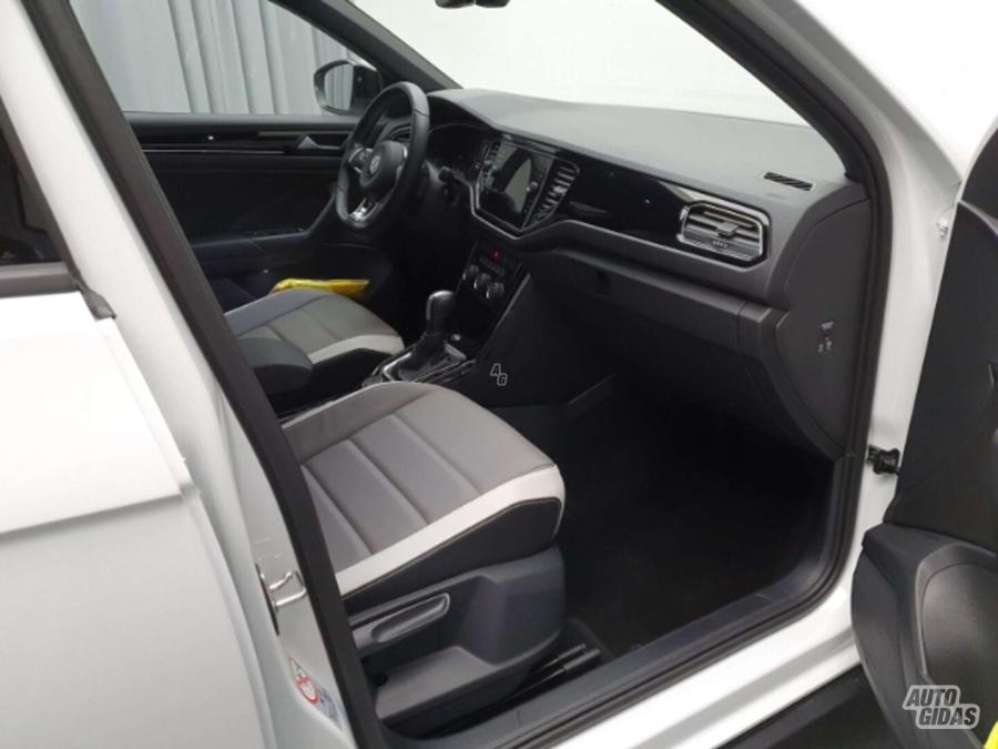 White Volkswagen T-Roc 2021 in Kaunas, with an engine capacity of 2.00 L and mileage of 18 thousand km for 30630 €, photo 8 on AUTOMOTO.COM.LV