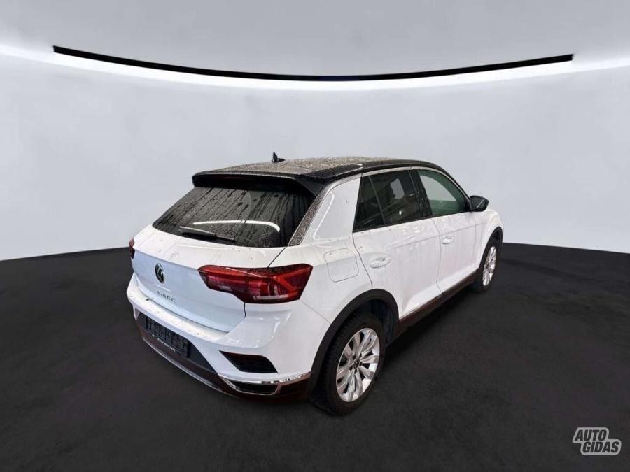 White Volkswagen T-Roc 2021 in Kaunas, with an engine capacity of 1.50 L and mileage of 20 thousand km for 27804 €, photo 3 on AUTOMOTO.COM.LV