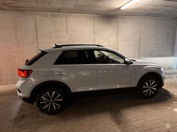 Balts Volkswagen T-Roc 2021 Viļņa, ar dzinēja tilpumu 1.50 L un nobraukumu 65 tūkst. km par 21000 €, foto 5 vietnē AUTOMOTO.COM.LV