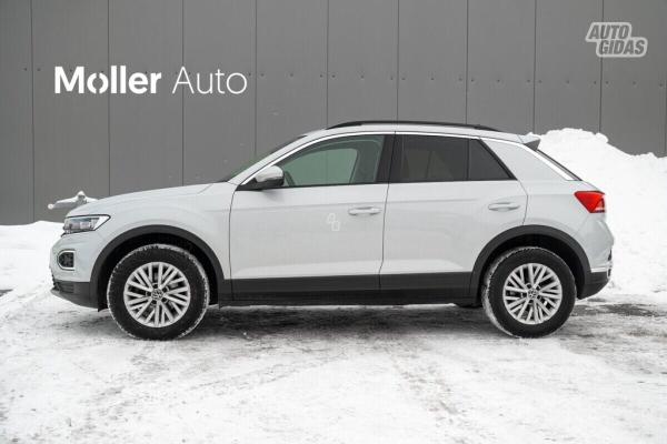 White Volkswagen T-Roc 2021 in Vilnius, with an engine capacity of 1.50 L and mileage of 69 thousand km for 18500 €, photo 3 on AUTOMOTO.COM.LV