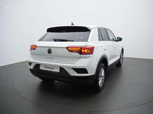 Balts Volkswagen T-Roc 2021 Viļņa, ar dzinēja tilpumu 1.00 L un nobraukumu 113 tūkst. km par 13400 €, foto 4 vietnē AUTOMOTO.COM.LV
