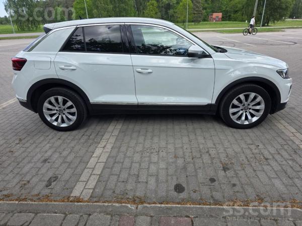 White Volkswagen T-Roc 2021 in Jelgava, with an engine capacity of 2.00 L and mileage of 188 thousand km for 16990 €, photo 4 on AUTOMOTO.COM.LV