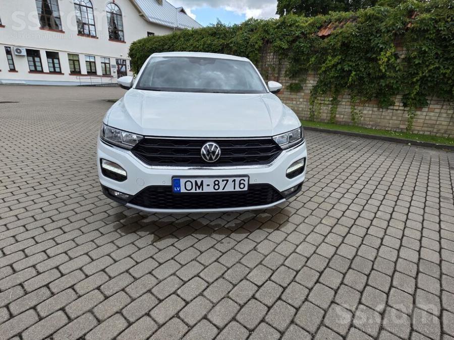 White Volkswagen T-Roc 2021 in Jelgava, with an engine capacity of 2.00 L and mileage of 188 thousand km for 16500 €, photo 3 on AUTOMOTO.COM.LV