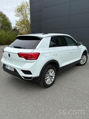 Balts Volkswagen T-Roc 2021 Rīga, ar dzinēja tilpumu 1.50 L un nobraukumu 229 tūkst. km par 11890 €, foto 4 vietnē AUTOMOTO.COM.LV