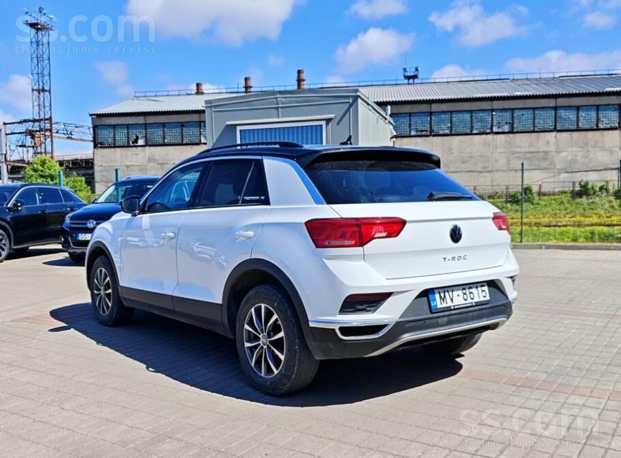 White Volkswagen T-Roc 2021 in Liepaja, with an engine capacity of 1.50 L and mileage of 73 thousand km for 19900 €, photo 4 on AUTOMOTO.COM.LV