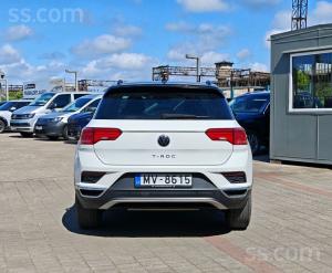 White Volkswagen T-Roc 2021 in Liepaja, with an engine capacity of 1.50 L and mileage of 73 thousand km for 19900 €, photo 5 on AUTOMOTO.COM.LV