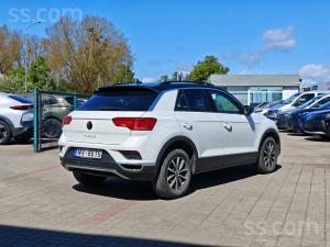 White Volkswagen T-Roc 2021 in Liepaja, with an engine capacity of 1.50 L and mileage of 73 thousand km for 19900 €, photo 6 on AUTOMOTO.COM.LV