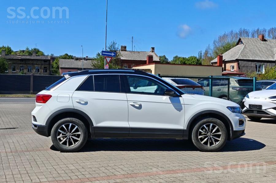 White Volkswagen T-Roc 2021 in Liepaja, with an engine capacity of 1.50 L and mileage of 73 thousand km for 19900 €, photo 7 on AUTOMOTO.COM.LV