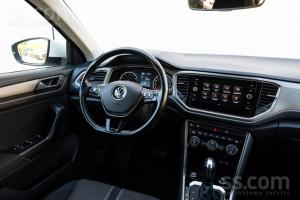 Balts Volkswagen T-Roc 2021 Rīga, ar dzinēja tilpumu 1.50 L un nobraukumu 51 tūkst. km par 19950 €, foto 9 vietnē AUTOMOTO.COM.LV