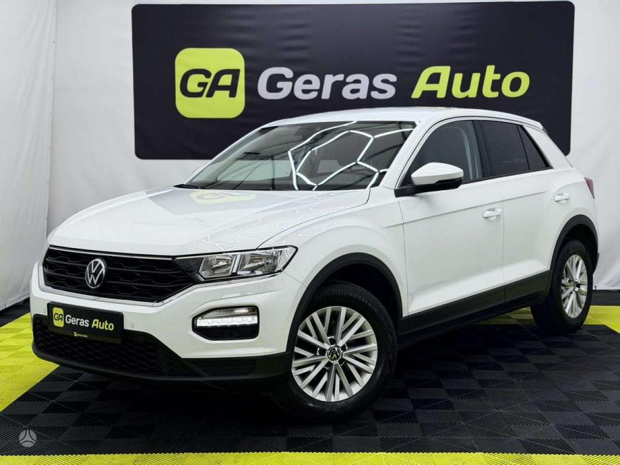 White Volkswagen T-Roc 2021 in Vilnius, with an engine capacity of 1.00 L and mileage of 79 thousand km for 13990 €, photo 1 on AUTOMOTO.COM.LV
