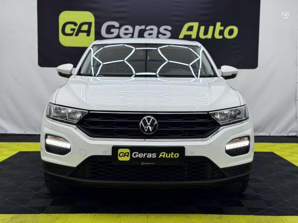 White Volkswagen T-Roc 2021 in Vilnius, with an engine capacity of 1.00 L and mileage of 79 thousand km for 13990 €, photo 2 on AUTOMOTO.COM.LV