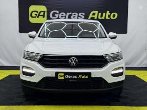 White Volkswagen T-Roc 2021 in Vilnius, with an engine capacity of 1.00 L and mileage of 79 thousand km for 13990 €, photo 3 on AUTOMOTO.COM.LV