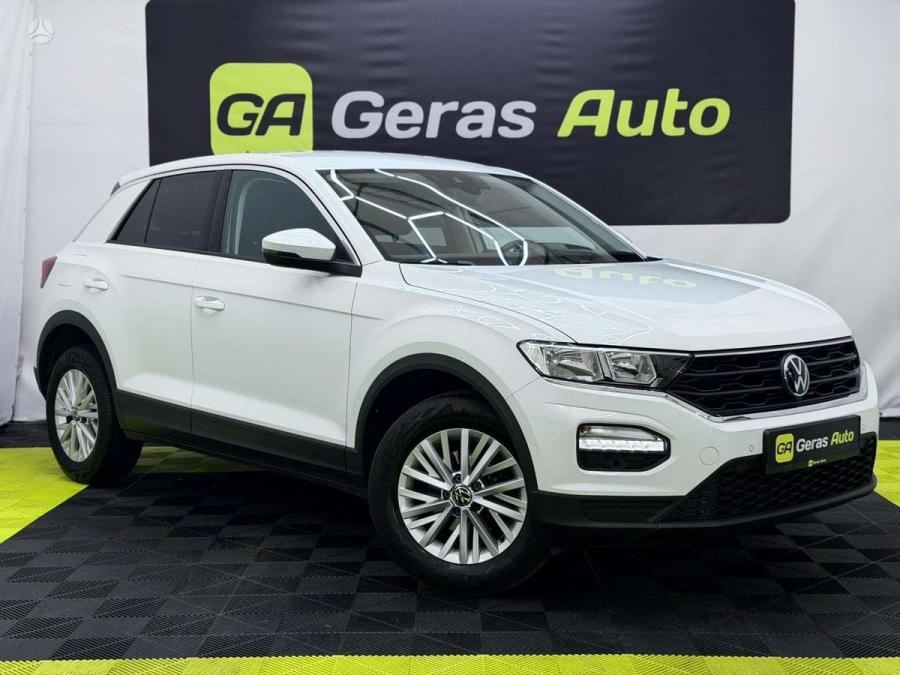 White Volkswagen T-Roc 2021 in Vilnius, with an engine capacity of 1.00 L and mileage of 79 thousand km for 13990 €, photo 4 on AUTOMOTO.COM.LV