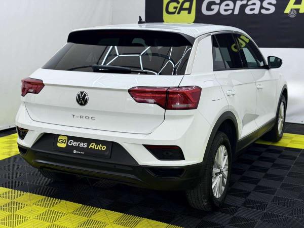 White Volkswagen T-Roc 2021 in Vilnius, with an engine capacity of 1.00 L and mileage of 79 thousand km for 13990 €, photo 4 on AUTOMOTO.COM.LV