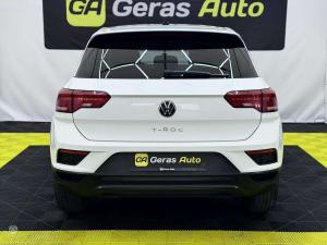 White Volkswagen T-Roc 2021 in Vilnius, with an engine capacity of 1.00 L and mileage of 79 thousand km for 13990 €, photo 6 on AUTOMOTO.COM.LV