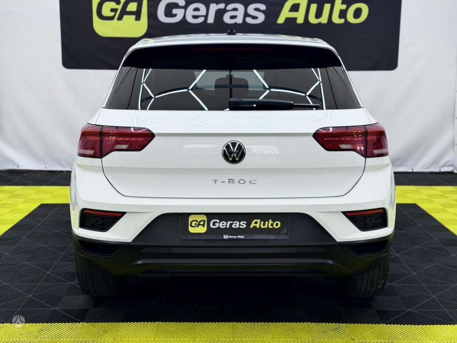 White Volkswagen T-Roc 2021 in Vilnius, with an engine capacity of 1.00 L and mileage of 79 thousand km for 13990 €, photo 6 on AUTOMOTO.COM.LV