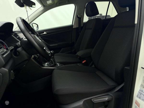 White Volkswagen T-Roc 2021 in Vilnius, with an engine capacity of 1.00 L and mileage of 79 thousand km for 13990 €, photo 10 on AUTOMOTO.COM.LV