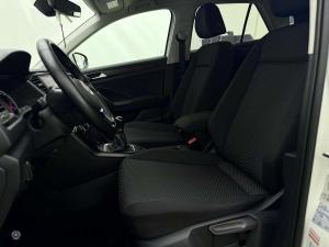 White Volkswagen T-Roc 2021 in Vilnius, with an engine capacity of 1.00 L and mileage of 79 thousand km for 13990 €, photo 11 on AUTOMOTO.COM.LV