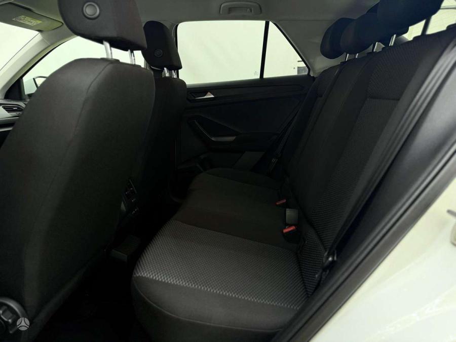 White Volkswagen T-Roc 2021 in Vilnius, with an engine capacity of 1.00 L and mileage of 79 thousand km for 13990 €, photo 12 on AUTOMOTO.COM.LV
