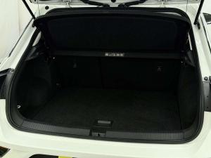 White Volkswagen T-Roc 2021 in Vilnius, with an engine capacity of 1.00 L and mileage of 79 thousand km for 13990 €, photo 13 on AUTOMOTO.COM.LV