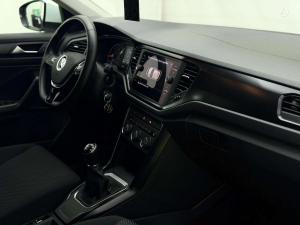 White Volkswagen T-Roc 2021 in Vilnius, with an engine capacity of 1.00 L and mileage of 79 thousand km for 13990 €, photo 16 on AUTOMOTO.COM.LV