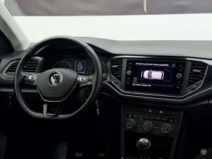White Volkswagen T-Roc 2021 in Vilnius, with an engine capacity of 1.00 L and mileage of 79 thousand km for 13990 €, photo 17 on AUTOMOTO.COM.LV