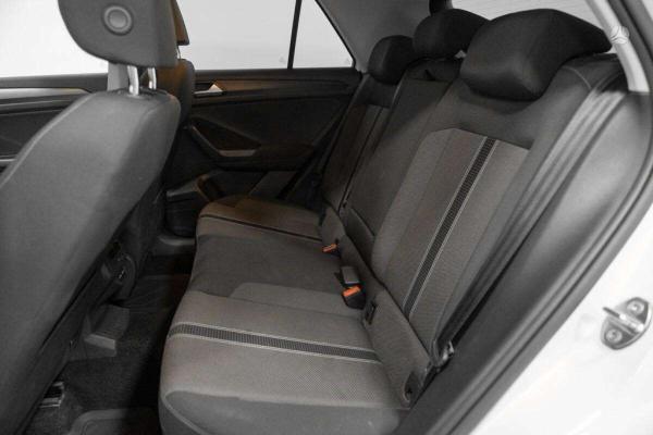 White Volkswagen T-Roc 2021 in Vilnius, with an engine capacity of 1.50 L and mileage of 70 thousand km for 19900 €, photo 9 on AUTOMOTO.COM.LV