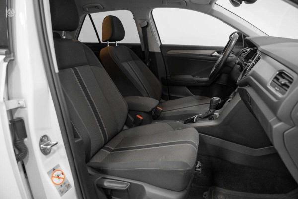 White Volkswagen T-Roc 2021 in Vilnius, with an engine capacity of 1.50 L and mileage of 70 thousand km for 19900 €, photo 10 on AUTOMOTO.COM.LV