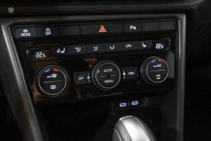 Balts Volkswagen T-Roc 2021 Viļņa, ar dzinēja tilpumu 1.50 L un nobraukumu 70 tūkst. km par 19900 €, foto 17 vietnē AUTOMOTO.COM.LV