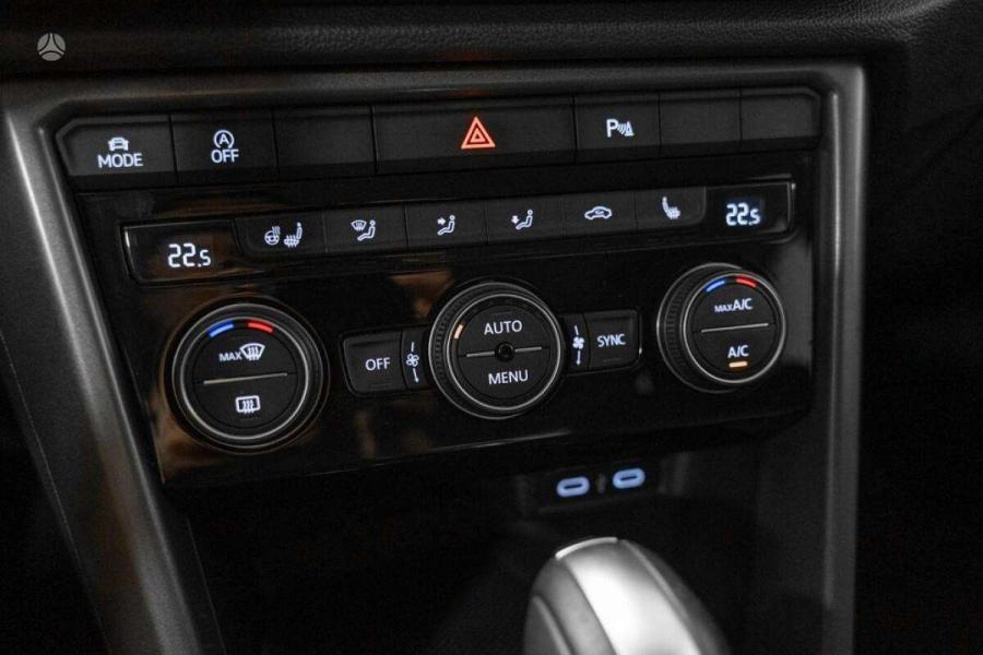 Balts Volkswagen T-Roc 2021 Viļņa, ar dzinēja tilpumu 1.50 L un nobraukumu 70 tūkst. km par 19900 €, foto 17 vietnē AUTOMOTO.COM.LV