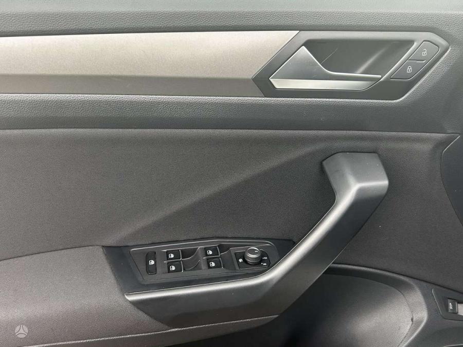 Balts Volkswagen T-Roc 2021 Viļņa, ar dzinēja tilpumu 1.50 L un nobraukumu 169 tūkst. km par 18000 €, foto 39 vietnē AUTOMOTO.COM.LV