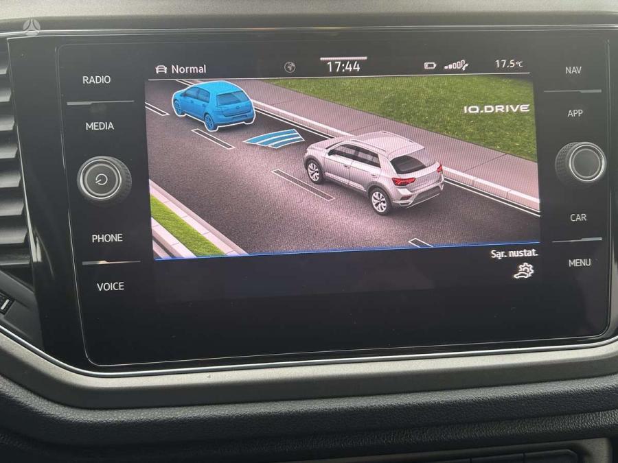 Balts Volkswagen T-Roc 2021 Viļņa, ar dzinēja tilpumu 1.50 L un nobraukumu 169 tūkst. km par 18000 €, foto 47 vietnē AUTOMOTO.COM.LV