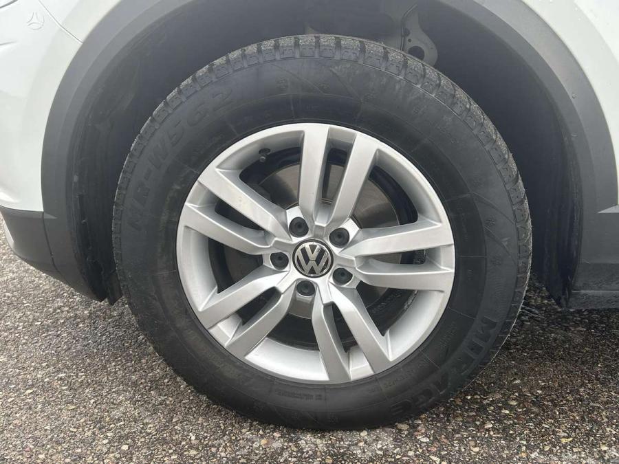 Balts Volkswagen T-Roc 2021 Viļņa, ar dzinēja tilpumu 1.50 L un nobraukumu 169 tūkst. km par 18000 €, foto 55 vietnē AUTOMOTO.COM.LV