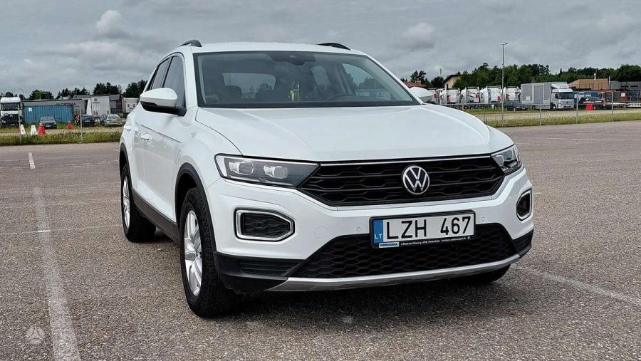 White Volkswagen T-Roc 2021 in Vilnius, with an engine capacity of 1.50 L and mileage of 170 thousand km for 17800 €, photo 5 on AUTOMOTO.COM.LV